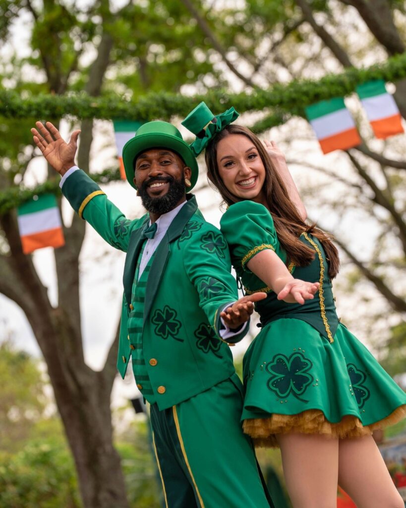 Green Weekend: Watch Street Performers - SeaWorld Orlando Zoo Guide